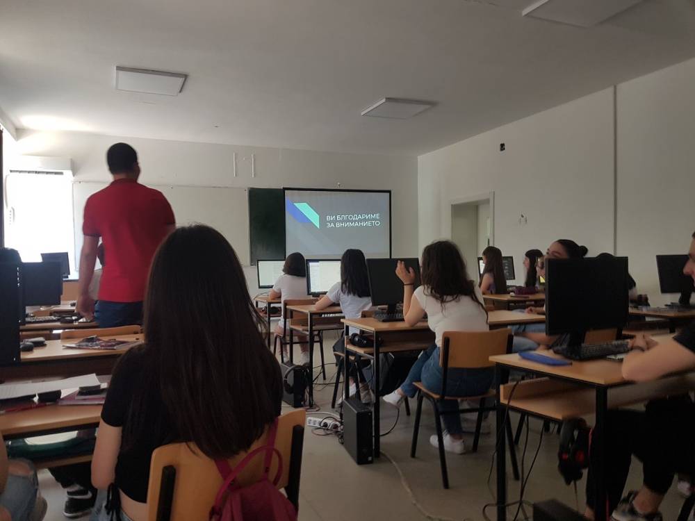 На огласот за професори за Математичко информатичката гимназија избрани професори без критериуми