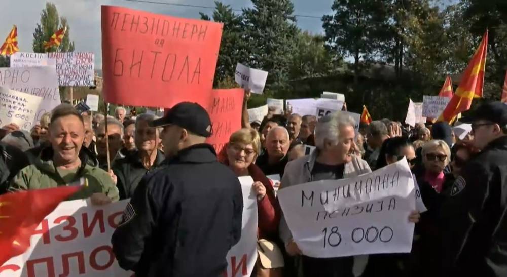 Пензионерите излегоа на протест им се зголемија барањата за повисока пензија од 3 000 на 5